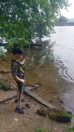 Жена сидит злая, сошла рыба 😂 #рыбалка