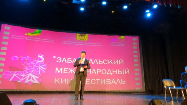 GX017144[1] НА СЦЕНЕ ТЕАТРА "АМАР САЙН"