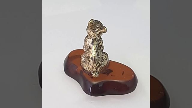 Фигурка с янтарем Заяц Весенний