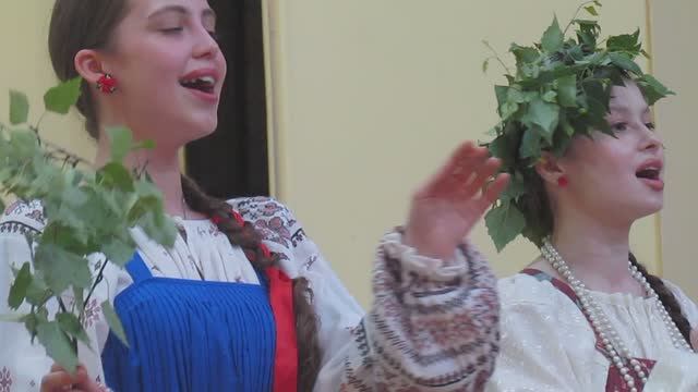 русская народная песня. "пойдем, девки, траву рвать"