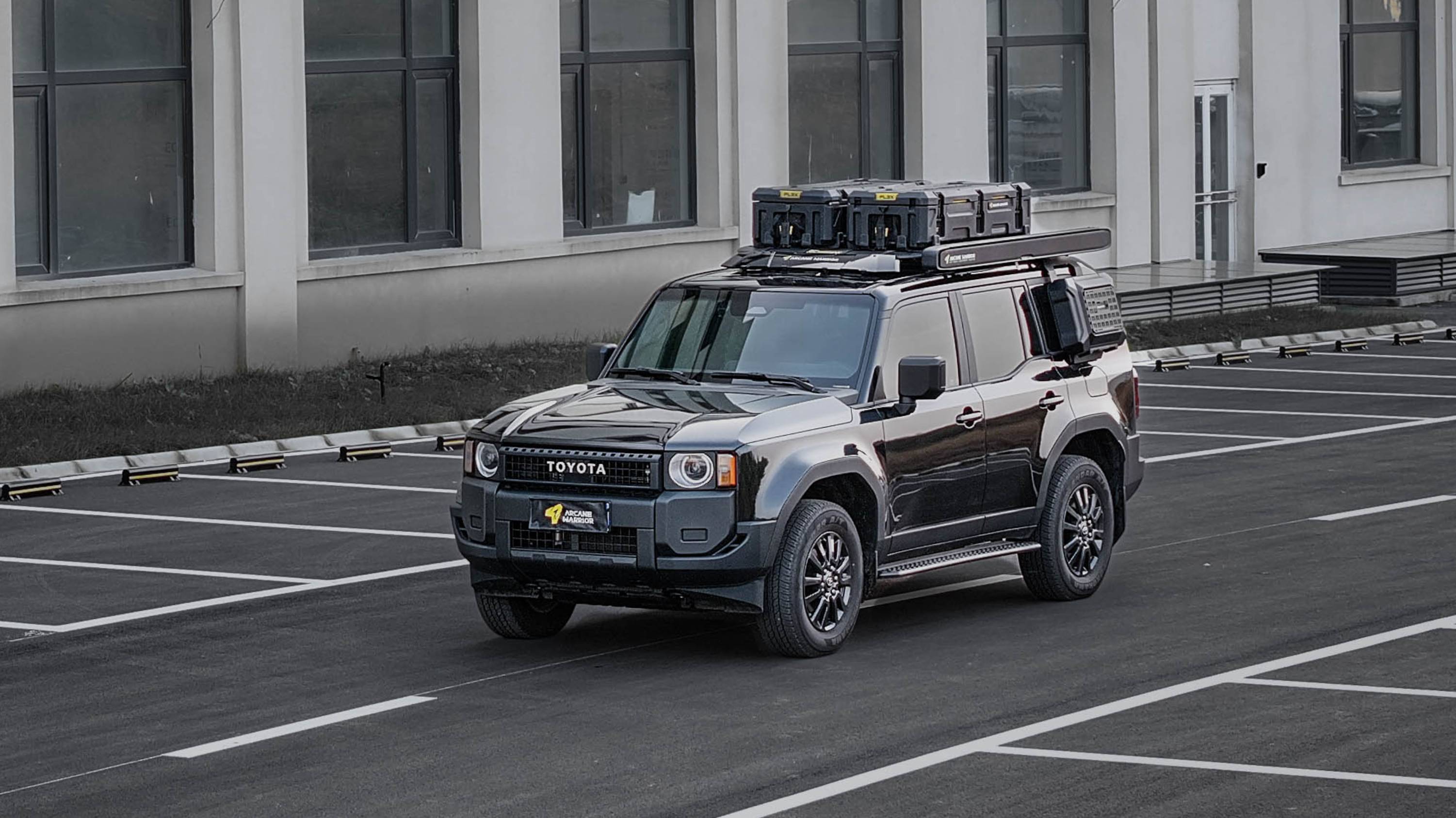 Установка экспедиционного багажника ArcaneWarrior STORM на новый Toyota Prado250