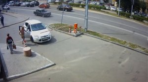 Москвичи рзвлекаются в Рязани сломали шлагбаум