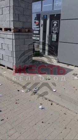 Дрон ВСУ атаковал парковку возле магазина в Белгородском районе. Со слов очевидцев,погиб один из мир