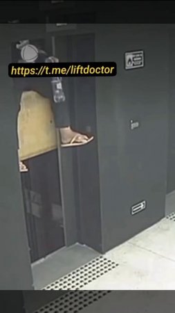 НИКОГДА НЕ ПЫТАЙТЕСЬ ВЫБРАТЬСЯ ИЗ ЗАСТРЯВШЕГО ЛИФТА!