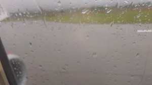 Взлёт Самолета в Дождь из Аэропорта Хомутова 🛫