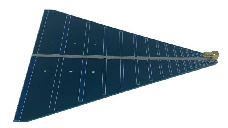 15. Широкополосная антенна 800-6000 MHz с ошибкой производства.