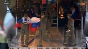 Самолет со второй группой возвращенных из украинского плена военных сел в Подмосковье