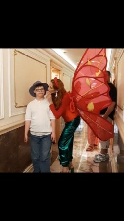 Эвелина Бледанс в Кремле надела огромные красные крылья