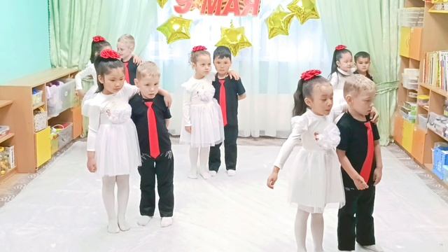 Танец Журавли к 9 мая в iQ-Сад