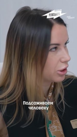 Лена Летучая проверяет биоматериал, который люди покупают для пересадки кала