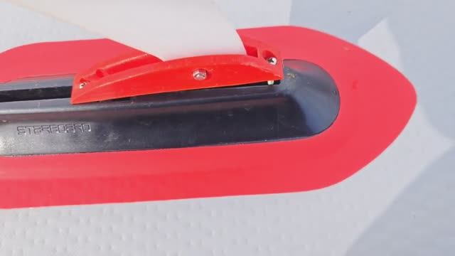 Установка складного плавника на sup доску Starboard