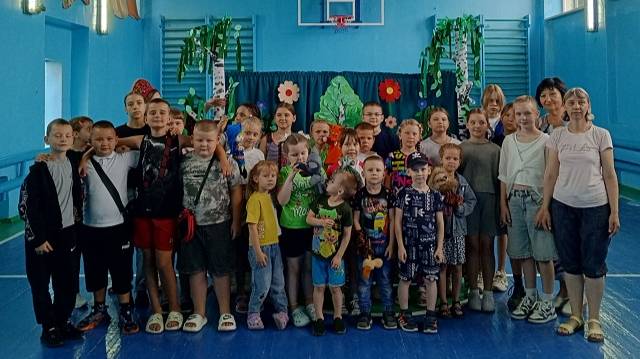 Кукольный спектакль «Как лиса волка судила» с. Большой Суходол («Театр на колесах «Сказочный рейс»)