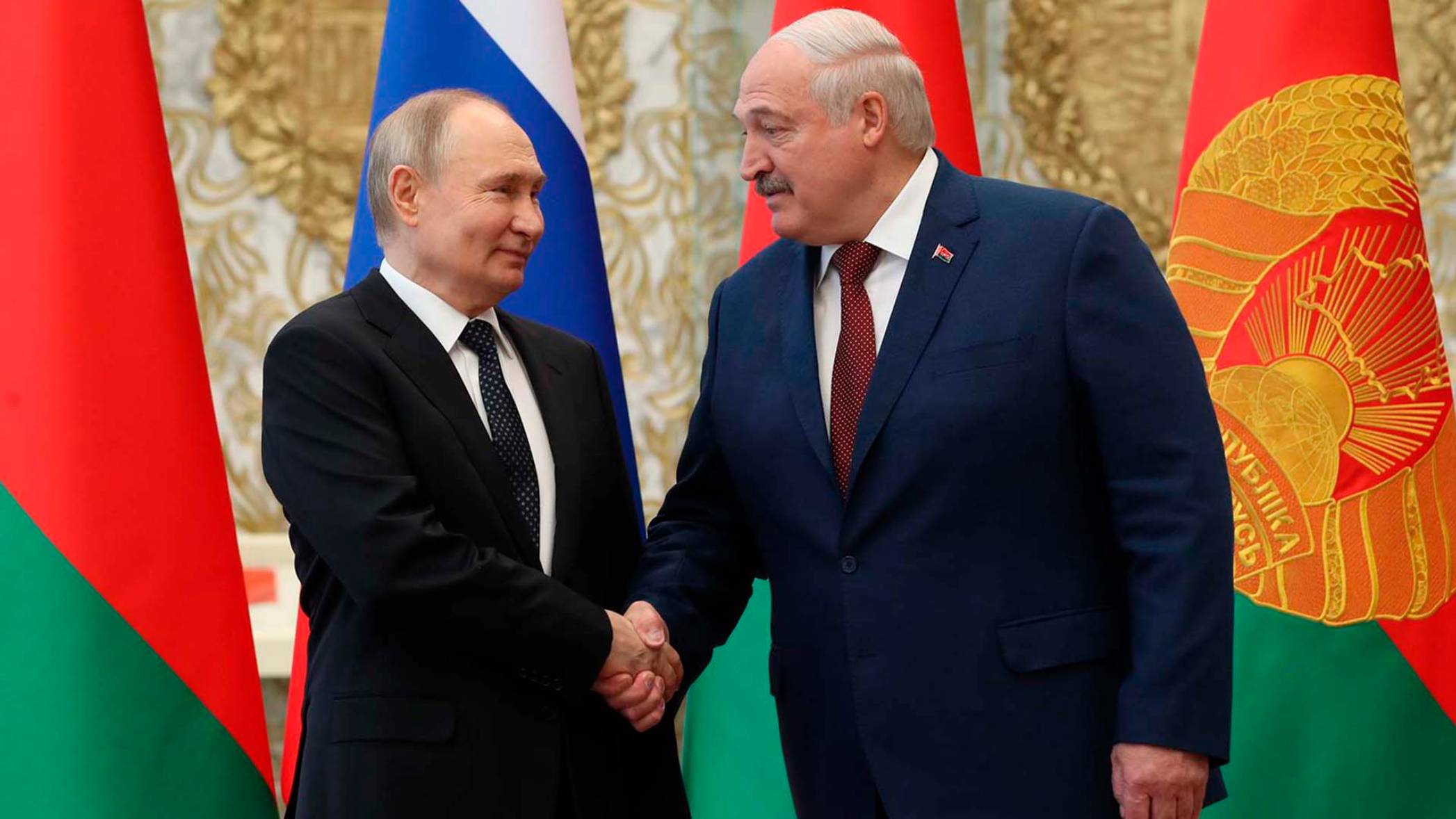 Лукашенко поздравил Путина с Днем России