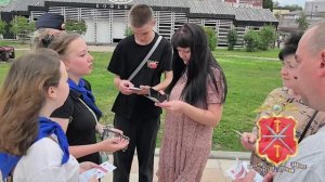Тульские следователи вместе со школьниками вручили памятки по предупреждению мошенничеств
