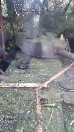 🎥🇺🇦Кадры со стороны противника Очередная выведенная из строя русским FPV-дроном вражеская 122-мм