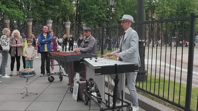 Ничего лишнего, просто музыка , просто ребята исполняют музыку, молодцы!!! DJI 2024 SPb