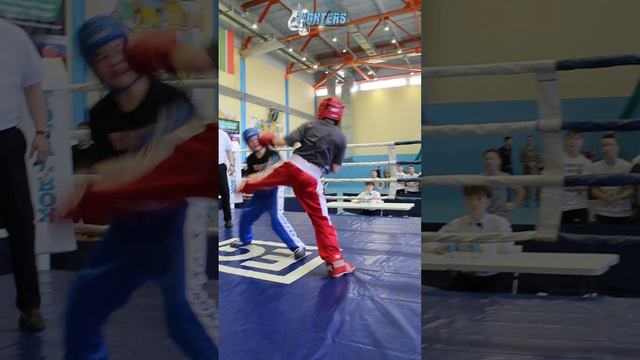 Кикбоксинг. Юниоры. Полный бой