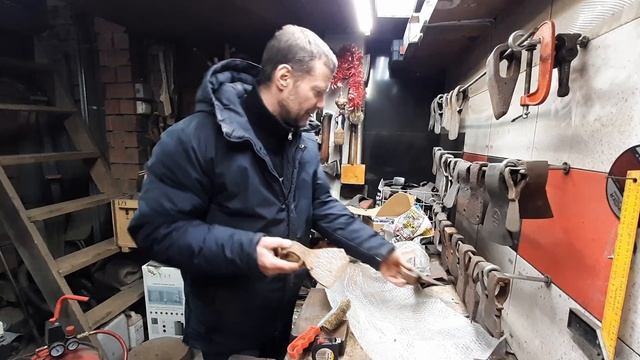 Посылка с топорами из Дзержинска