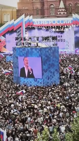 50.000 человек! Красная площадь! Вид сверху! Александр Добронравов на сцене! Воздастся 🎤 #shorts