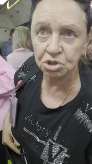 Весёлый кондуктор автобуса маршрута №245 АО "Борское ПАП" и журналист