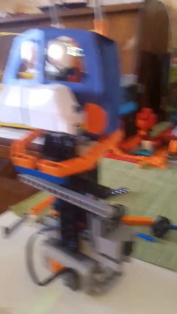 бон бон танцует