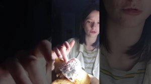 Хаваю кулич 04.05.2025. Запоздалый мукбанг пасха