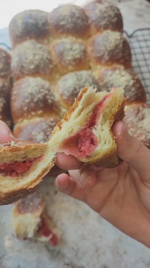 Фантастические! Булочки 🍓"Клубника со сливками" 🍓 Сезонный рецепт на закваске