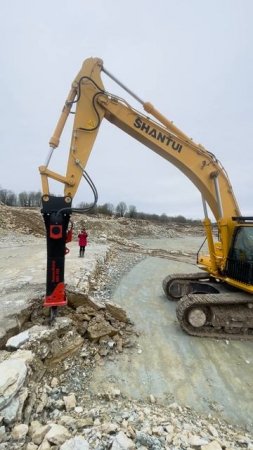Мембранный гидромолот HammerMaster откалывает породу #спецтехника #экскаватор #гидромолот