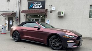 Оклейка автомобиля Ford Mustang цветной полиуретановой пленкой