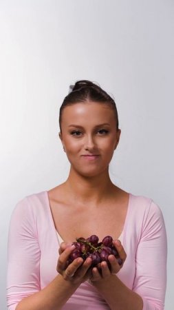 Мэджик! 
Спелый 🍇виноград превращается… в бомбическую пасту Revyline Perfect