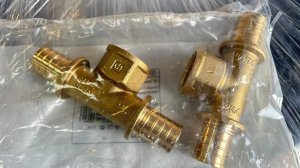 Тройник STOUT 32-1"-32 мм ВР на боковом проходе для труб из сшитого полиэтилена аксиальный