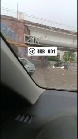Вселенная услышала екатеринбуржцев, которые мечтали о море, и подарила море на улице Селькоровской