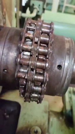 Почему двухрядная цепная муфта используется для соединения эл.двигателя и гидро насоса рулевки?