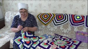 Сания Исмагилова из Степного Озера может связать шаль за два дня
