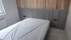 Кровать Дизайр с широким изголовьем в интерьере