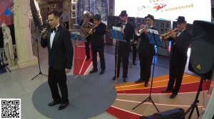 песня "Пилоты" - певец Александр Гладков и духовой оркестр Модерн