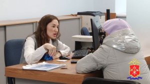 В Березовском полицейские поблагодарили сотрудника банка, предотвратившего мошенничество
