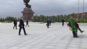 Церемония возложения корзины цветов к Мемориальному комплексу «Народная память»