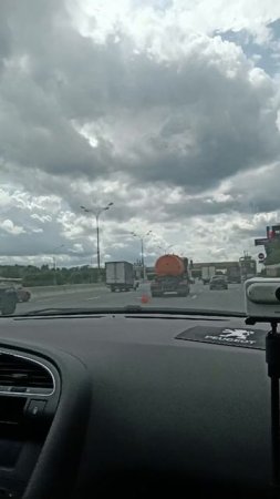 25.06.25 едем на тренировку на автомобиле, мешаю мужу вести автомобиль.