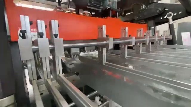 Тест термоштампа Trim press ER 130 для производства контейнеров для фруктов