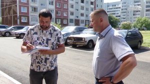 Депутат Думы Братска Андрей Сёмкин принял работы подрядчика в 27-м микрорайоне