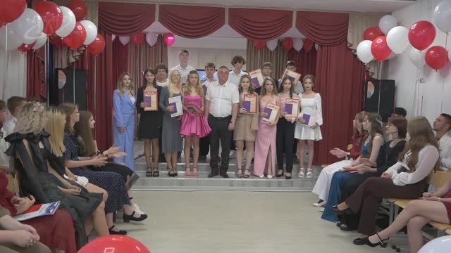 Выпускники 9-х классов Невинномысска получили школьные аттестаты