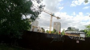 Стройка некому не нужного торгового центра на ГМС рядом с библиотекой
