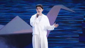 Певец AKMAL’ пожелал выпускникам запомнить «Алые Паруса» надолго