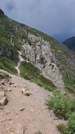 Тропинка к каменным грибам: ароматы можжевельника и приключения на Алтае 🌲🍄