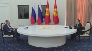 С.В.Лавров в Ж.М.Кулубаевым в узком составе, Чолпон-Ата, 29 июня 2025 года