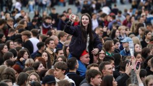 Выпускники на «Алых парусах» ждут всегда актуальных Иванушек International