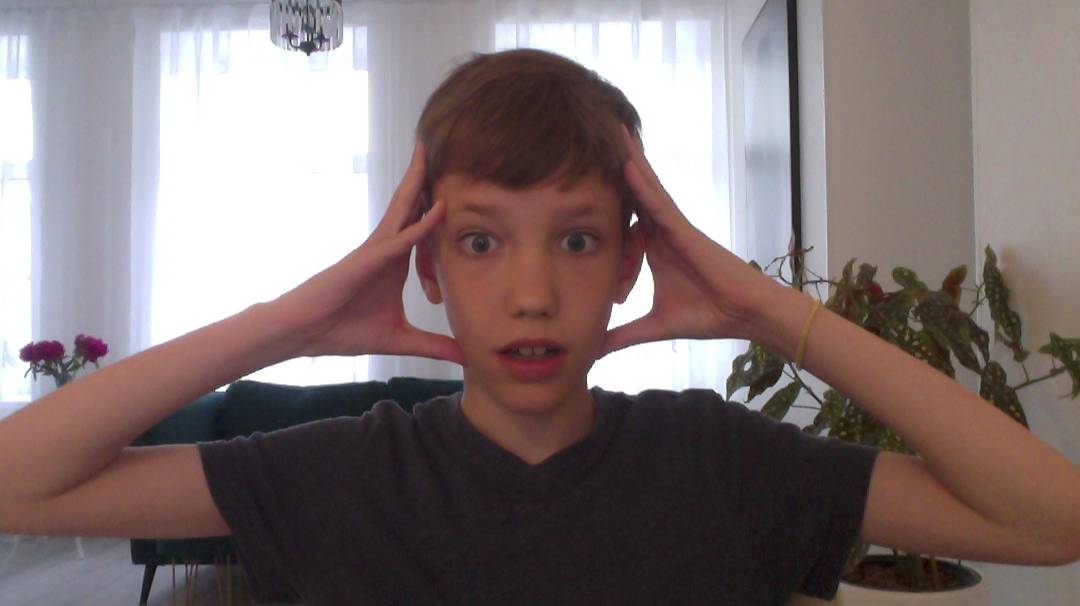 Смотрите меня на разных языках \ Watch me in different languages.