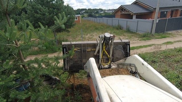 корчевание передним ковшем, планировка, вывоз мусора 4