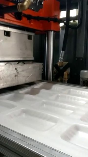 Изготовление лотков из вспененного ПС на ER 90-3 F